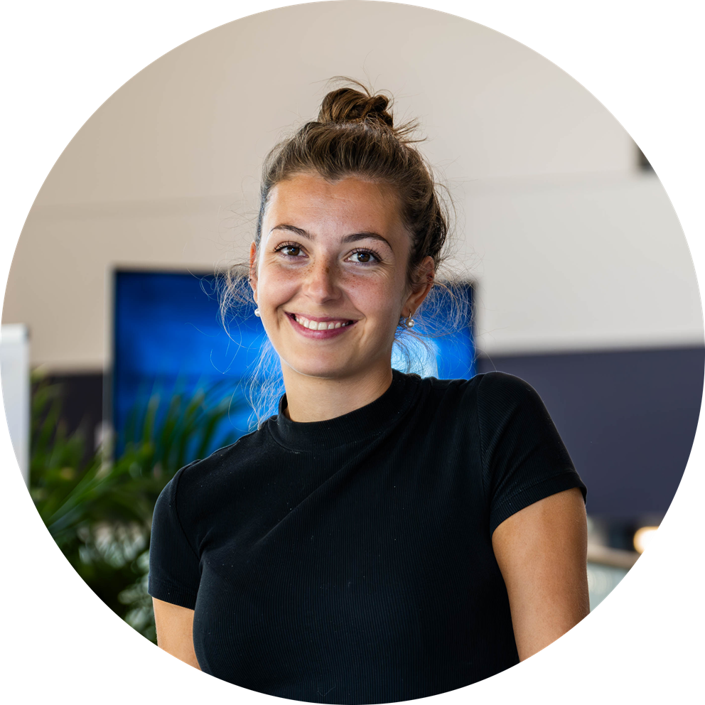 Anneloes Neleman – Marketing Specialist Global Connected Services - DAF ...