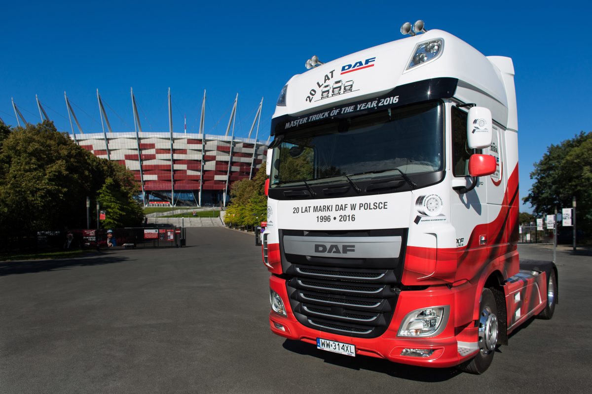 DAF XF 460 Awarded Master Truck of the Year 2016 - DAF Trucks N.V.