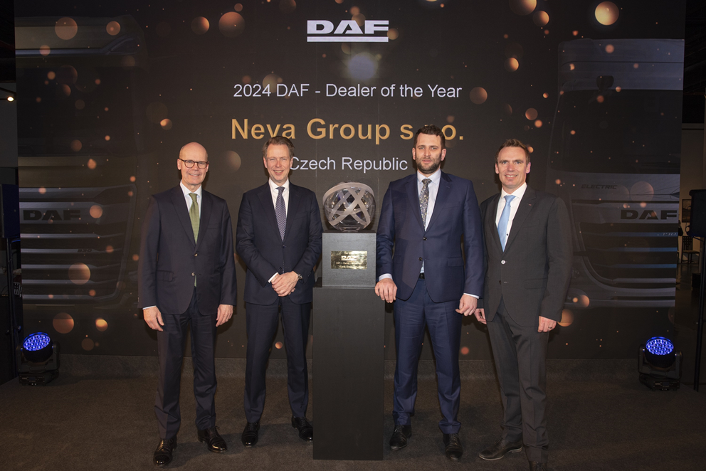 DAF names 'International Dealers of the Year 2024' - DAF Trucks N.V.