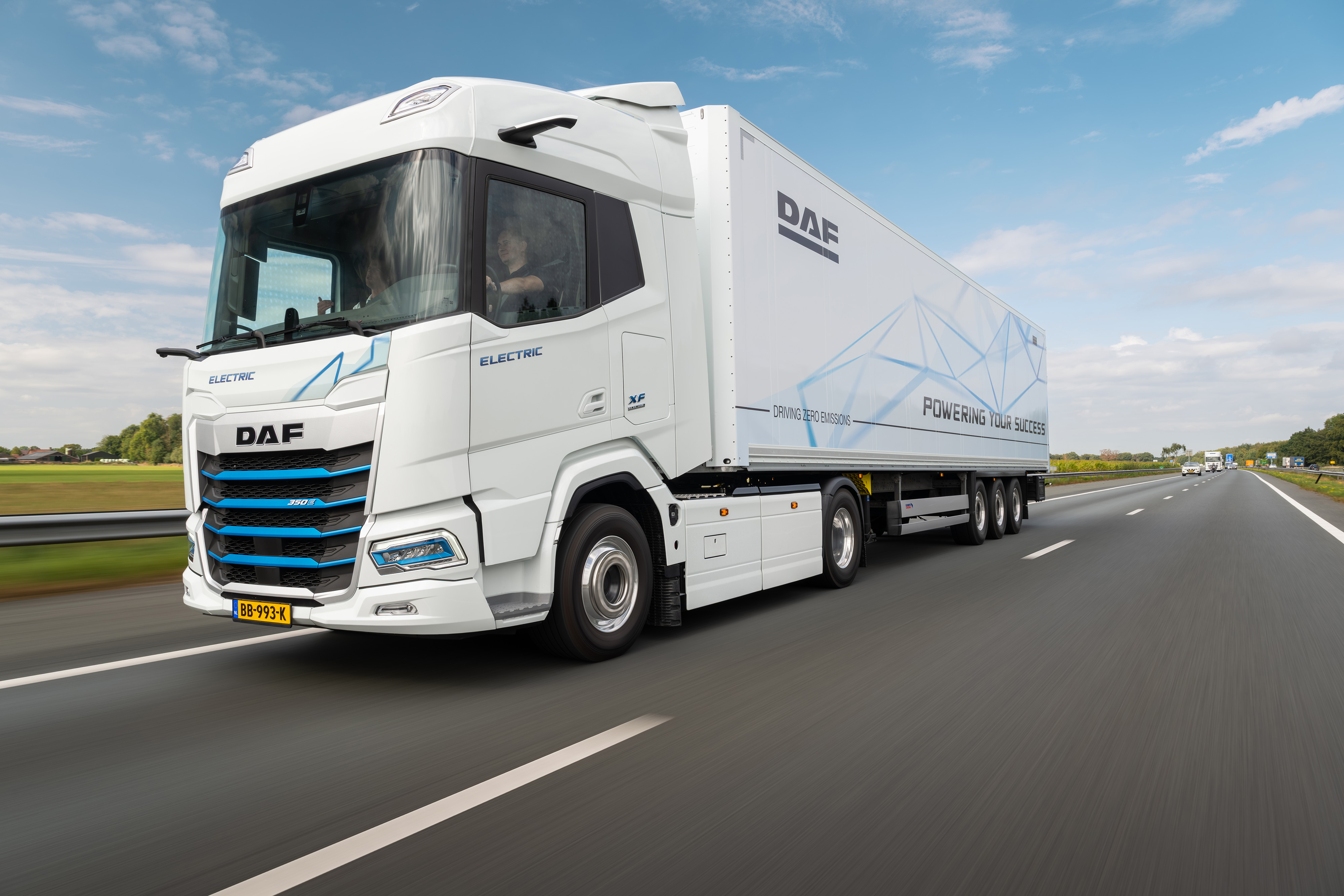 DAF XF Electric awarded ‘Eco-Friendly Truck of the Year’ - DAF Trucks N.V.
