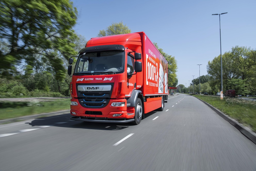 DAF starts delivery of fully electric LF Electric - DAF Trucks N.V.