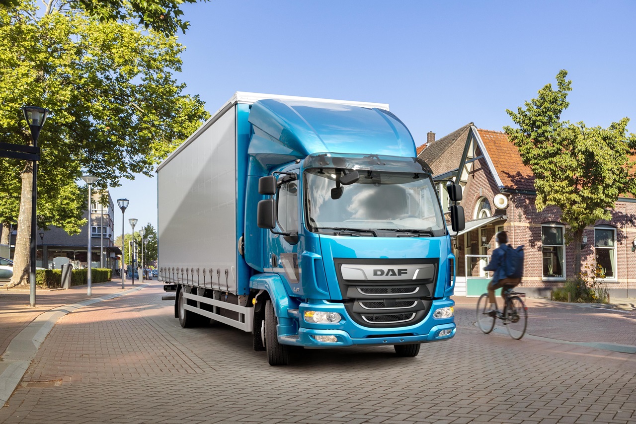 New highly efficient drivelines for popular DAF LF series - DAF Trucks N.V.